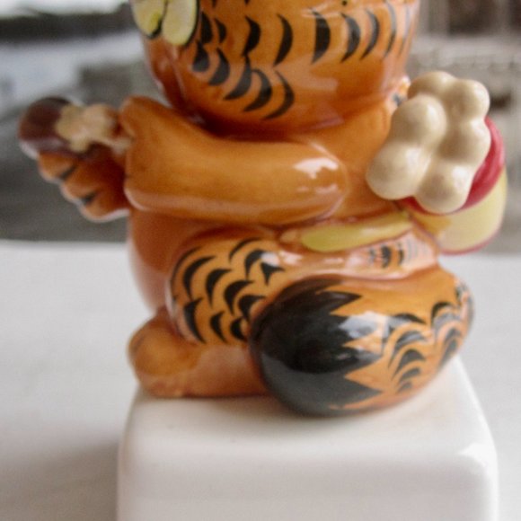 Enesco | Accents | Garfield The Cat Vintage 8s Ceramic Figurine Zodiac ...